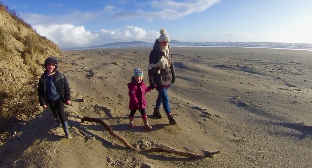Beachcombing near Kidwelly – UK Active Outdoors Blog